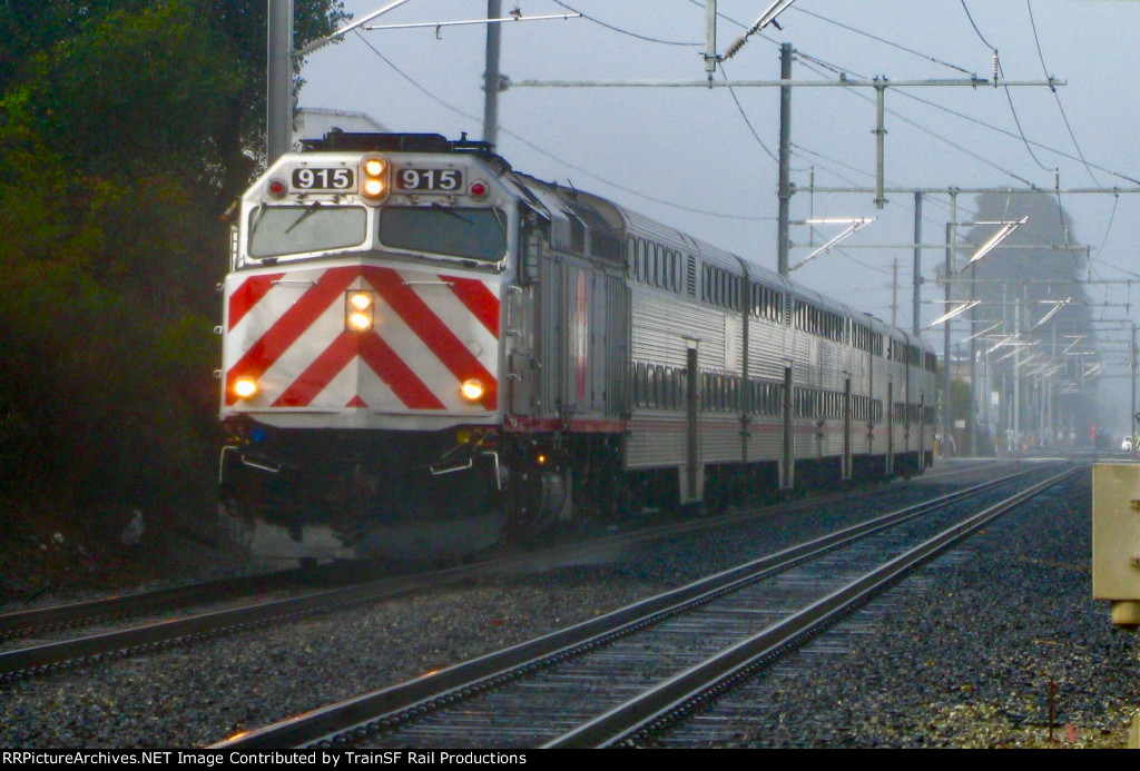 JPBX 915 Leads Caltrain 242